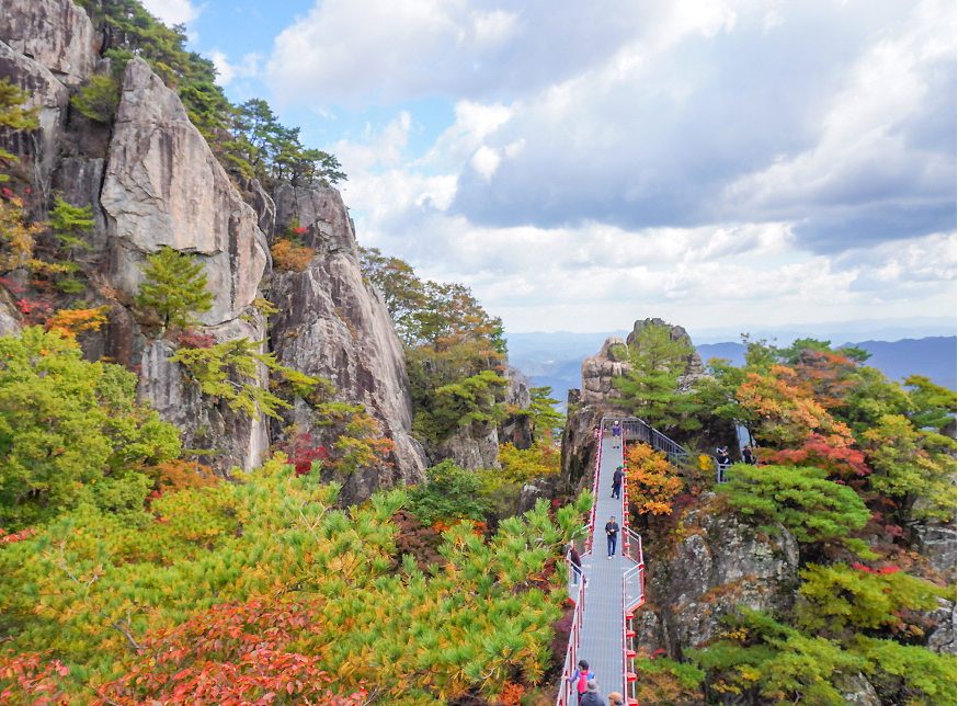 Сэц Оюу Трэйд ХХК СОЛОНГОСТ ҮЗЭЖ ХАРАХ ГОЁ ГАЗРУУД ХААНА БАЙНА